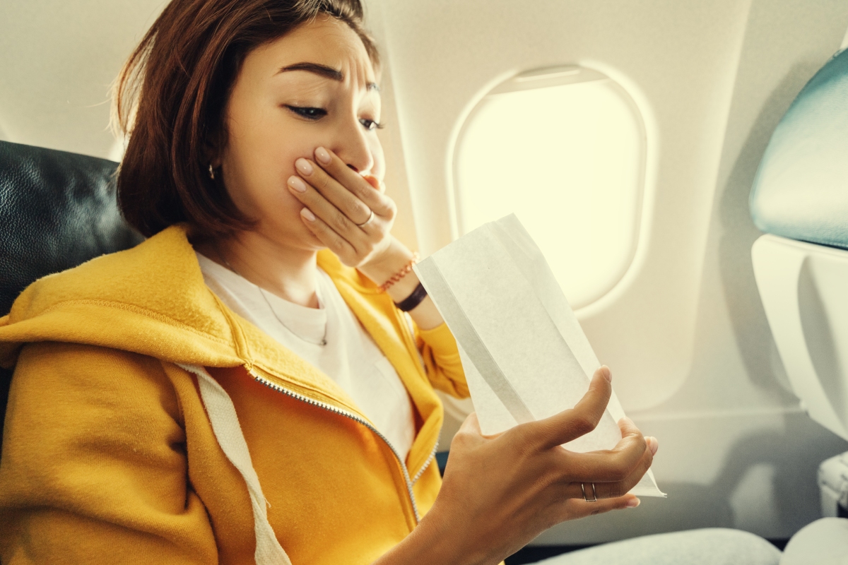 Enjoo em viagem de avião? Saiba como reduzir o desconforto | Blog Liberfly